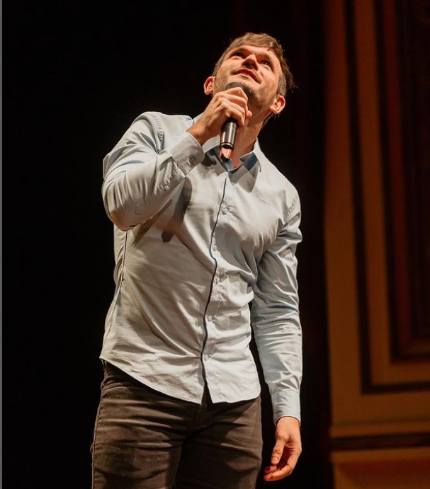 IDe+ - Padre Patrick Fernandes: ele é fora da caixinha, sucesso nas ...